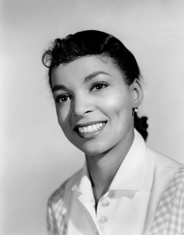 30 Beautiful Photos of Ruby Dee From Between the 1940s and ’60s ...