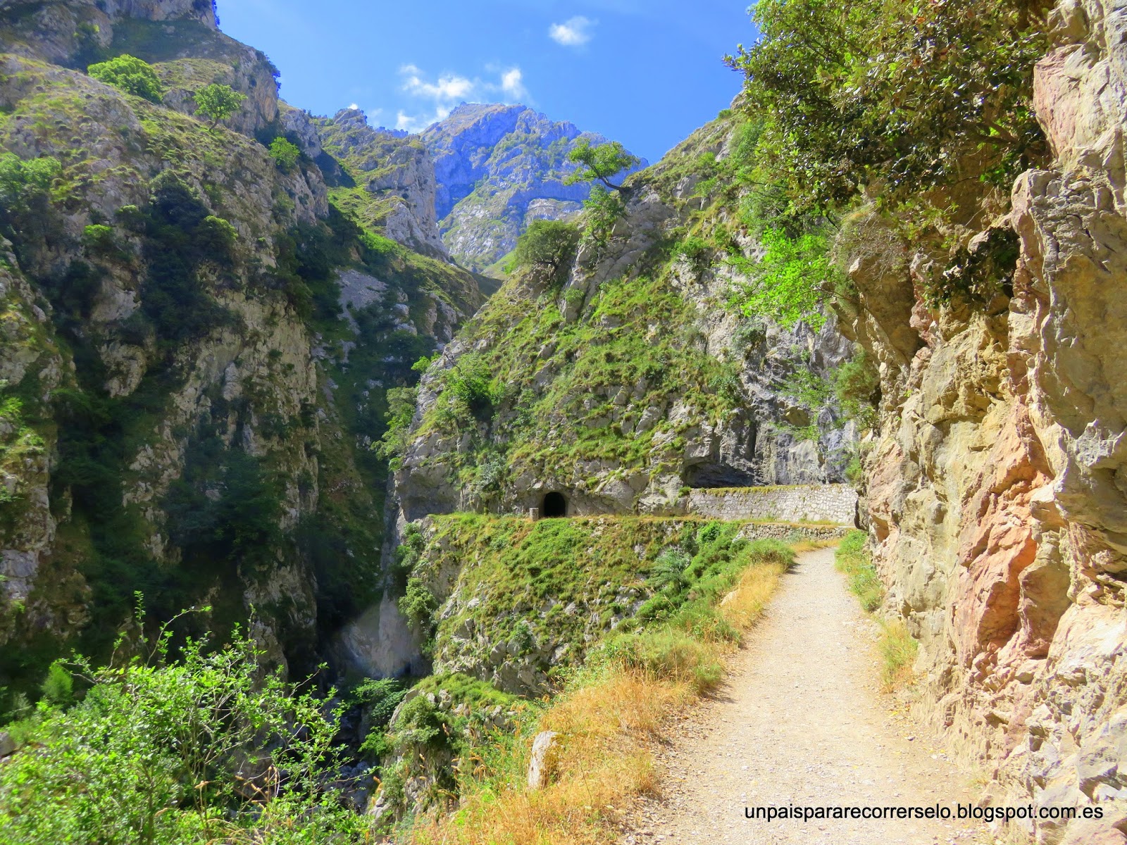 Un país para recorrérselo: Ruta del Cares, León-Asturias