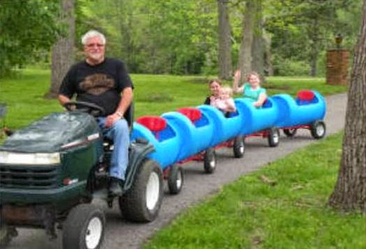 DIY Plastic Barrel Outdoor Train | Do it yourself ideas and projects