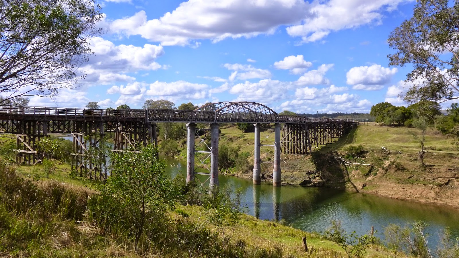 Denise and Barry's Caravan Travels: Dickabram Bridge