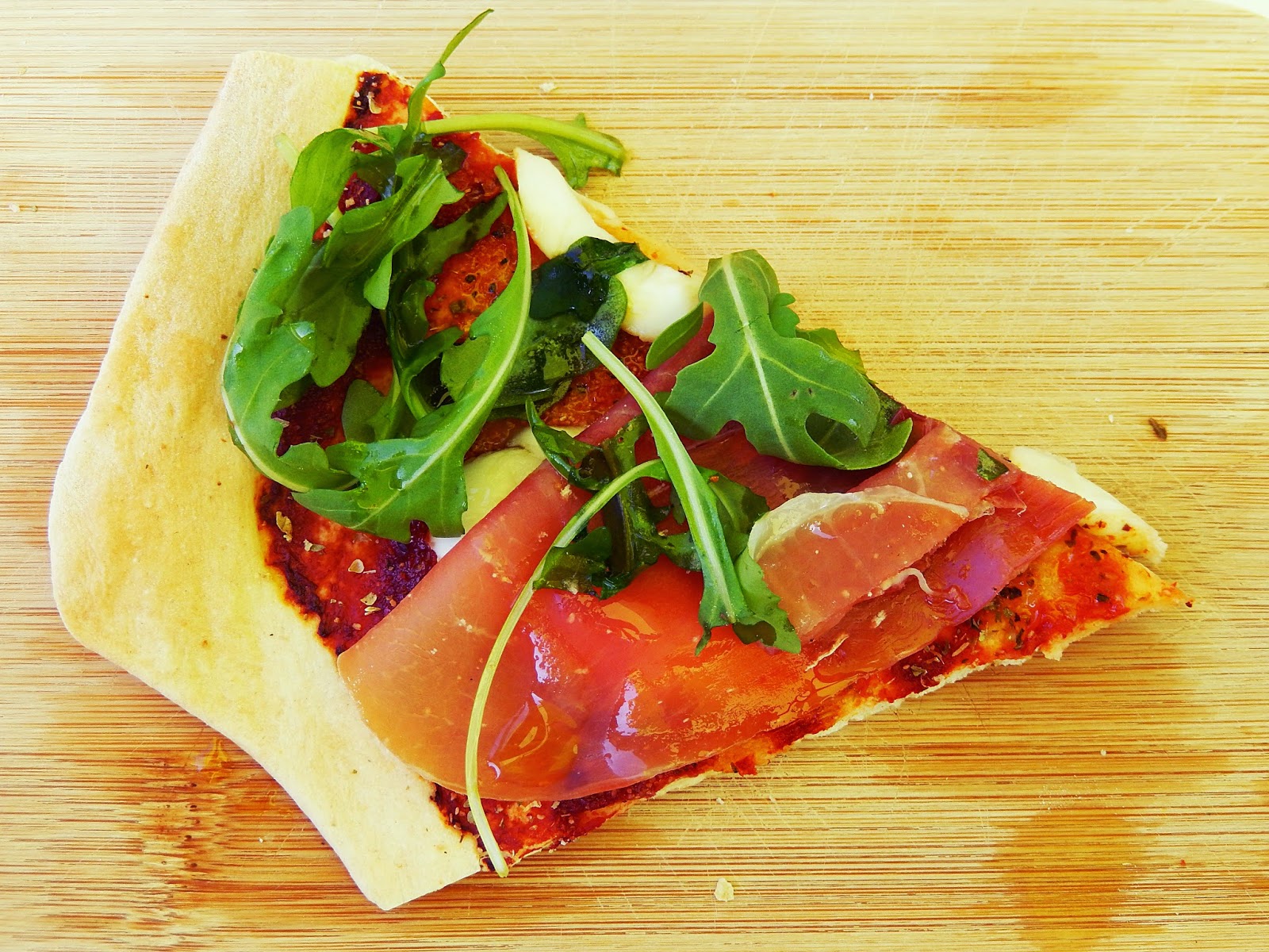 J'ai toujours aimé le jaune moutarde: Pizza au jambon de Parme et roquette