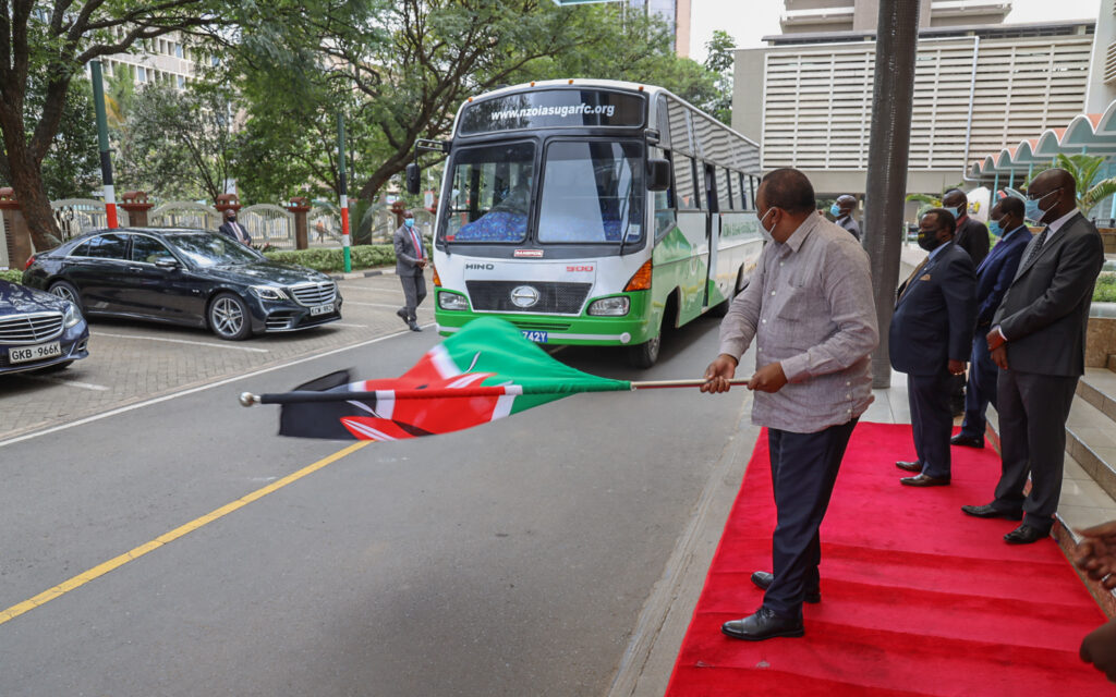 Mwanamichezo: NZOAI FC GOT BRAND NEW CAR FROM THE PRESIDENT UHURU KENYATTA