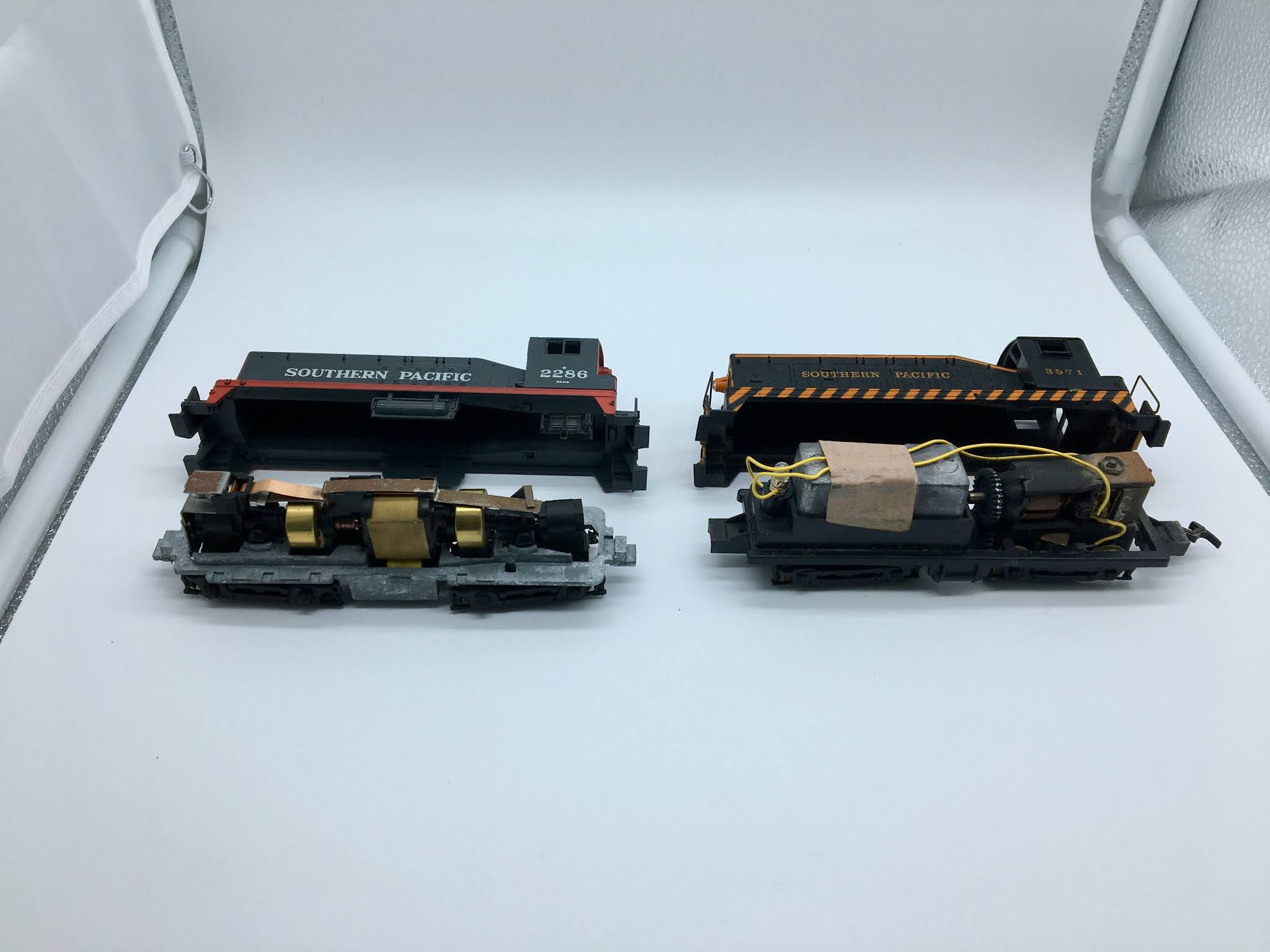 Paul Wilfong's Model Railroad Blog: SW1500 Switcher With Power On Board ...