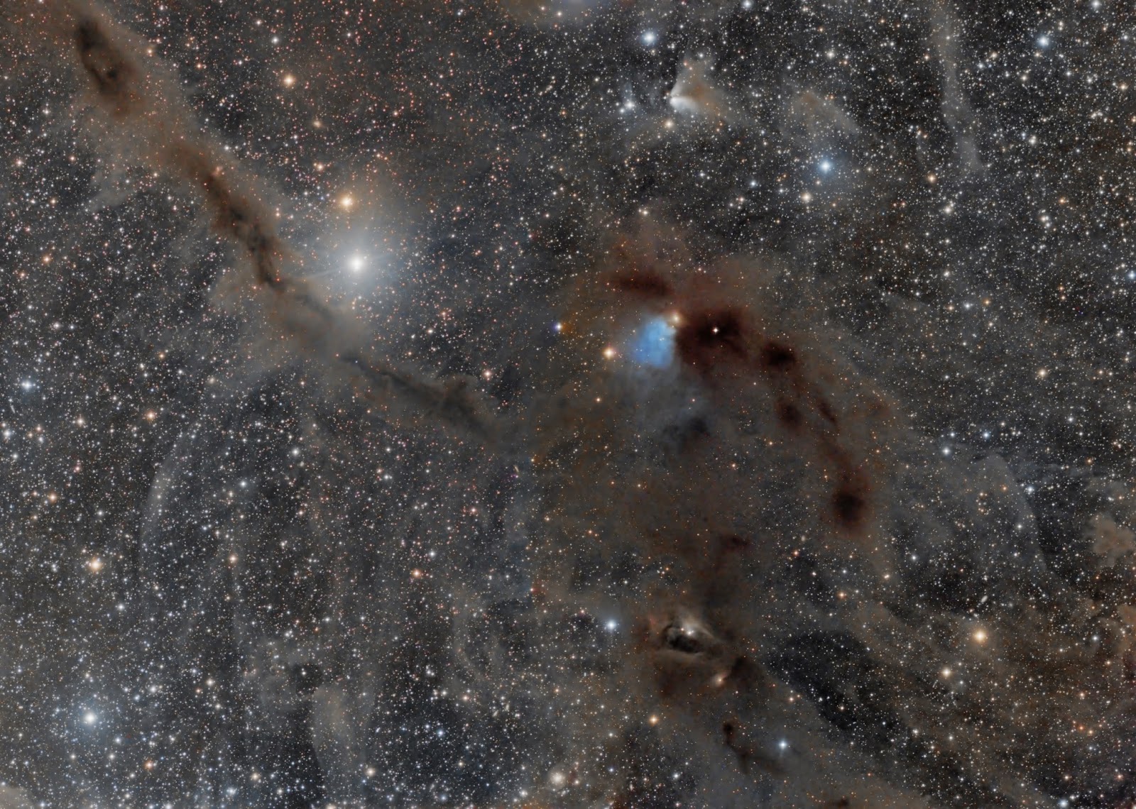 www.imagingtheuniverse.com: B7, B10 y LBN782. Nebulosas oscuras en Tauro