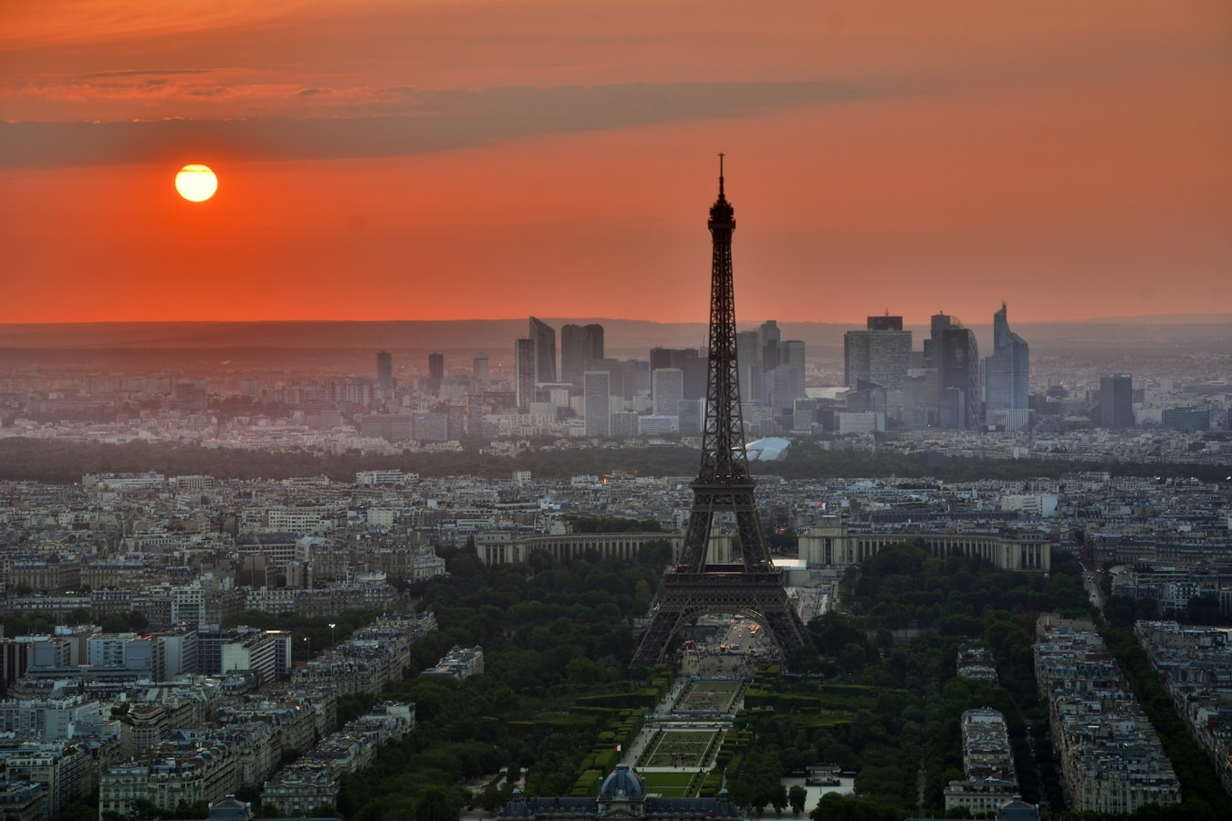 PARIS: 8 BEST PLACES TO ADMIRE A ROMANTIC SUNSET