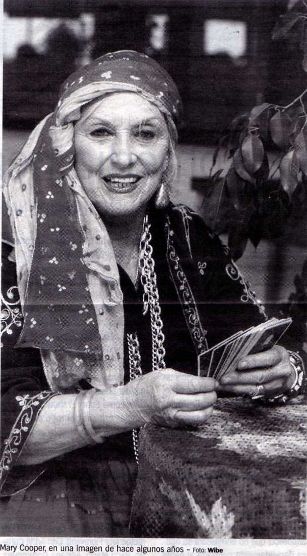 Del sol y de sus lunas: MARY COOPER