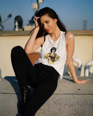 DC COMICS AND ARROWVERSE : The Flash Star Sue Dearbon AKA Natalie ...