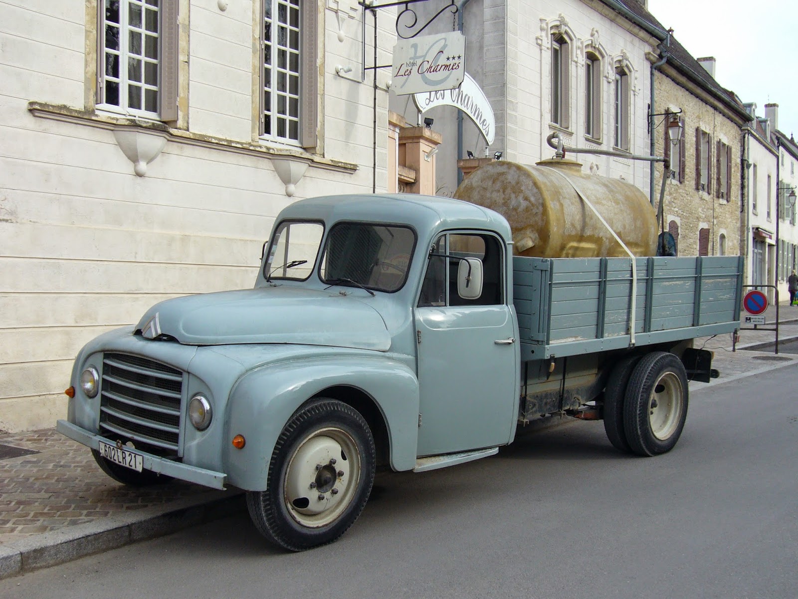 autoliterate: 1968 Citroen truck in the Ardennes