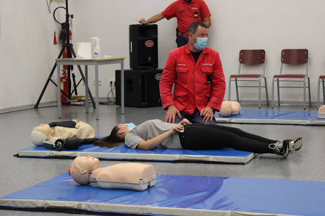 jornal CRESCER: "Prática de SBV na Escola"