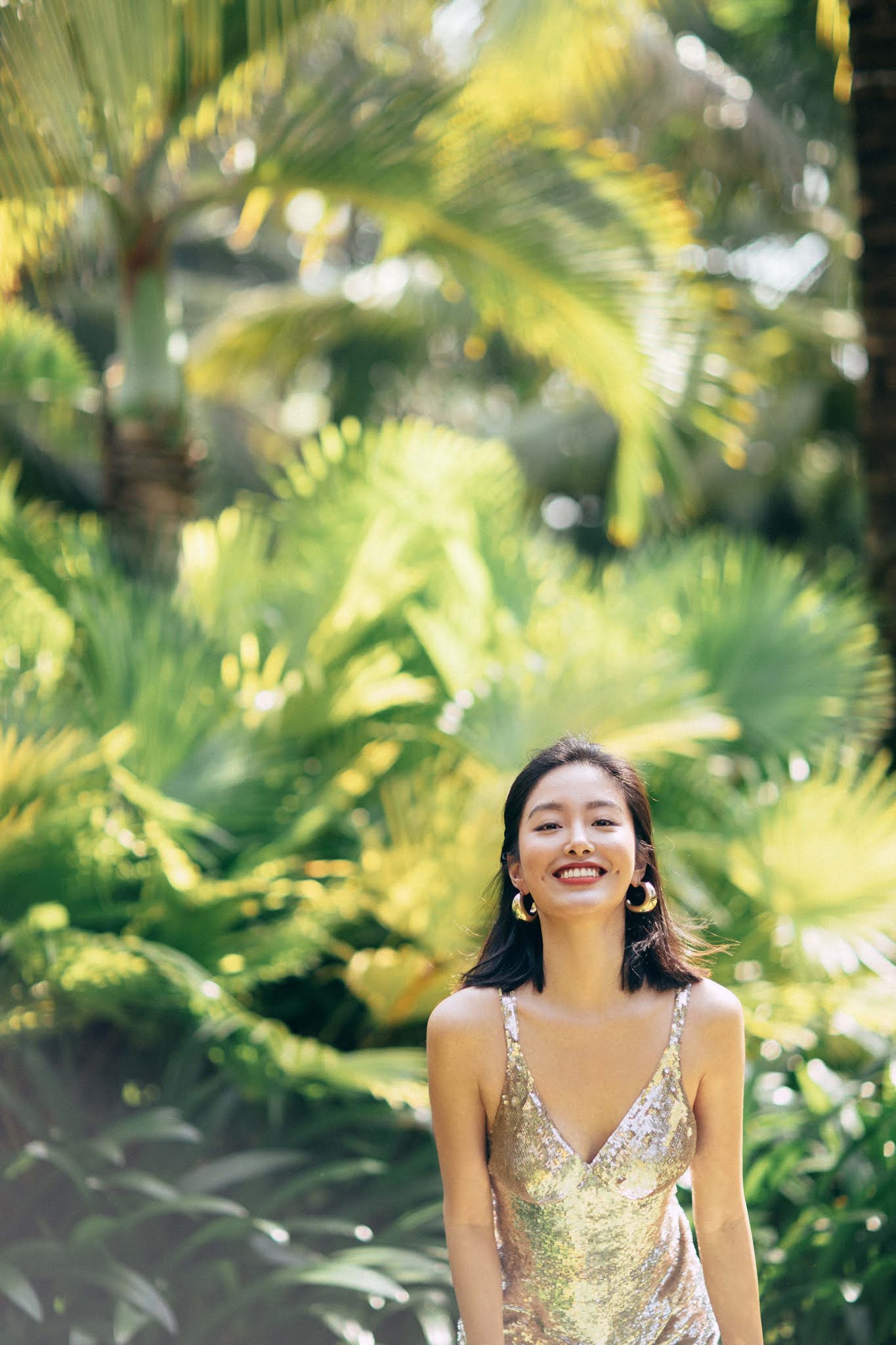 China Entertainment News: Yang Caiyu poses for photo shoot