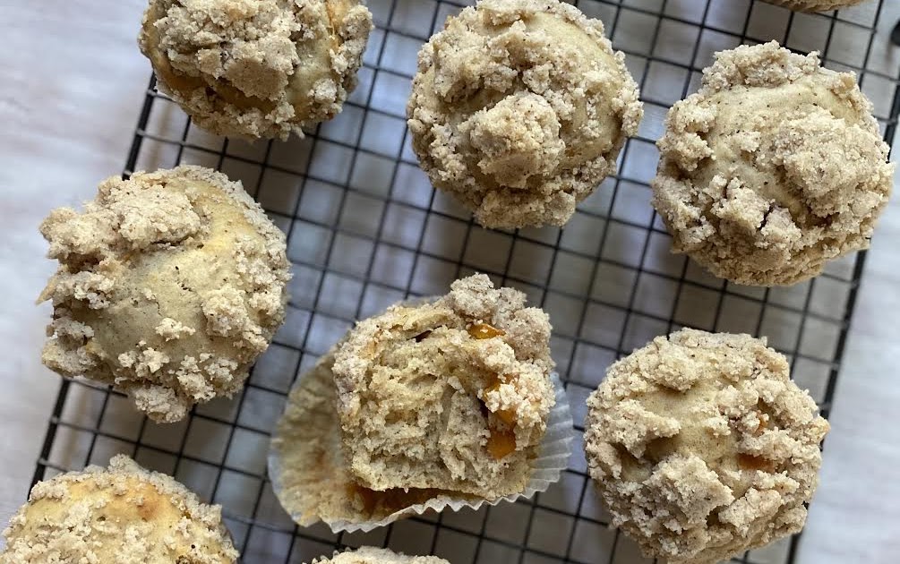The Katamon Kitchen: Percinnamon! Persimmon Muffins with Cinnamon Streusel