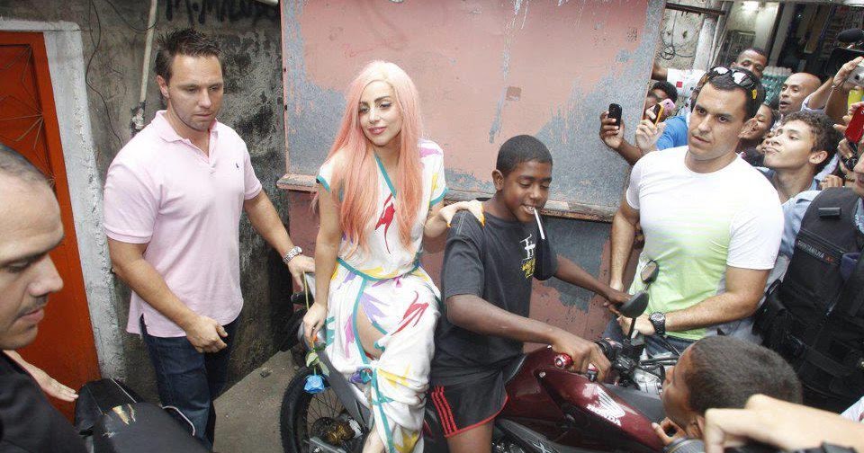 Gaga inaugura novo tour no Rio