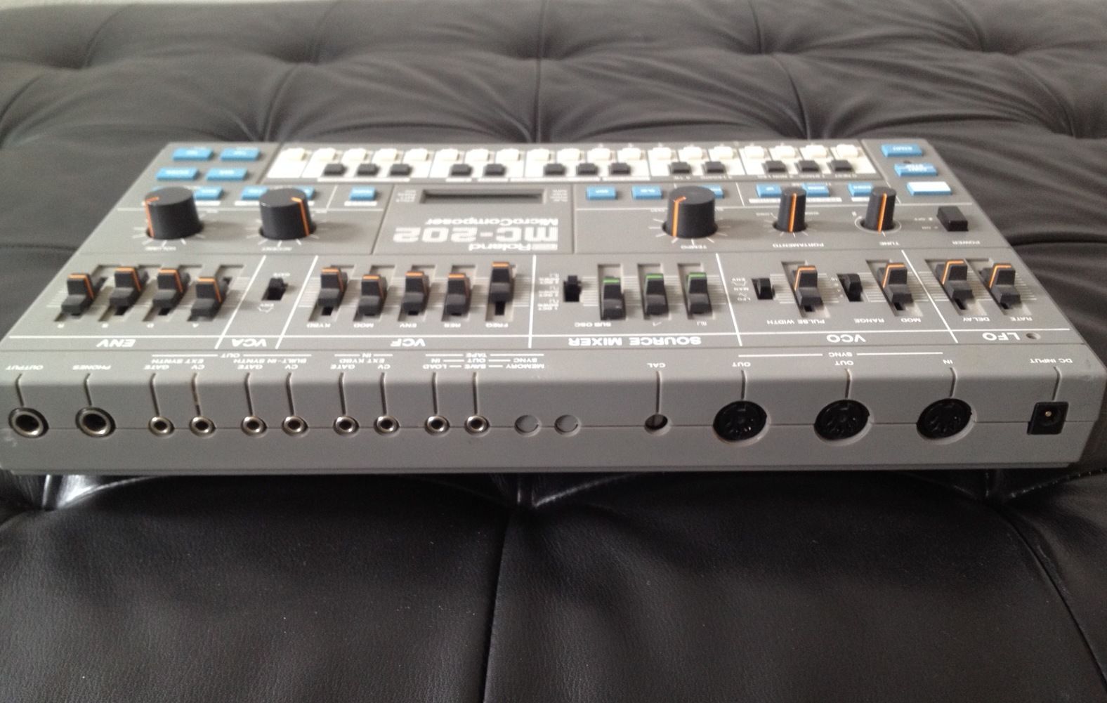 MATRIXSYNTH: Roland MC-202 SN 340400