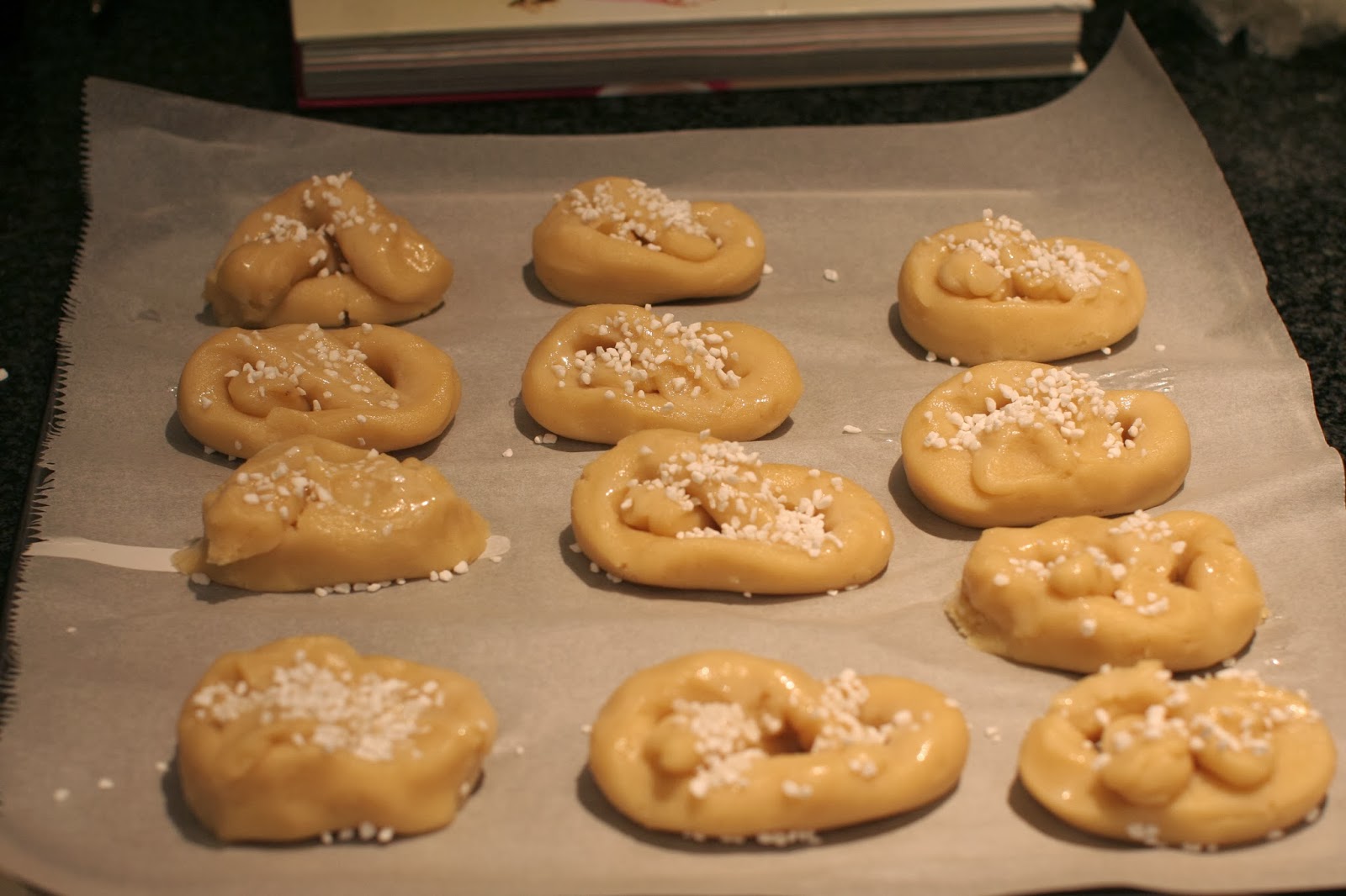 crazy cambridge mum: Vanillebrezeln (Vanilla pretzels)