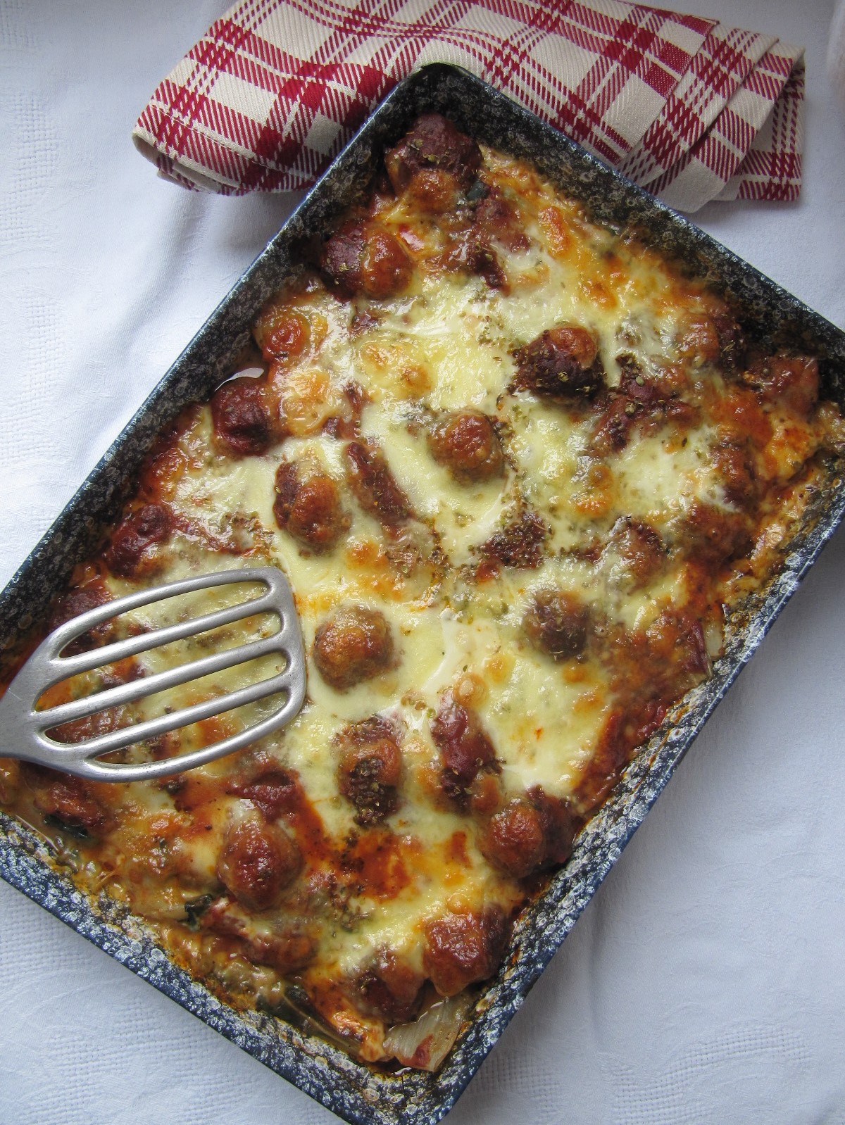 La cuisine d'ici et d'ISCA: Blettes à la sauce tomate & aux boulettes