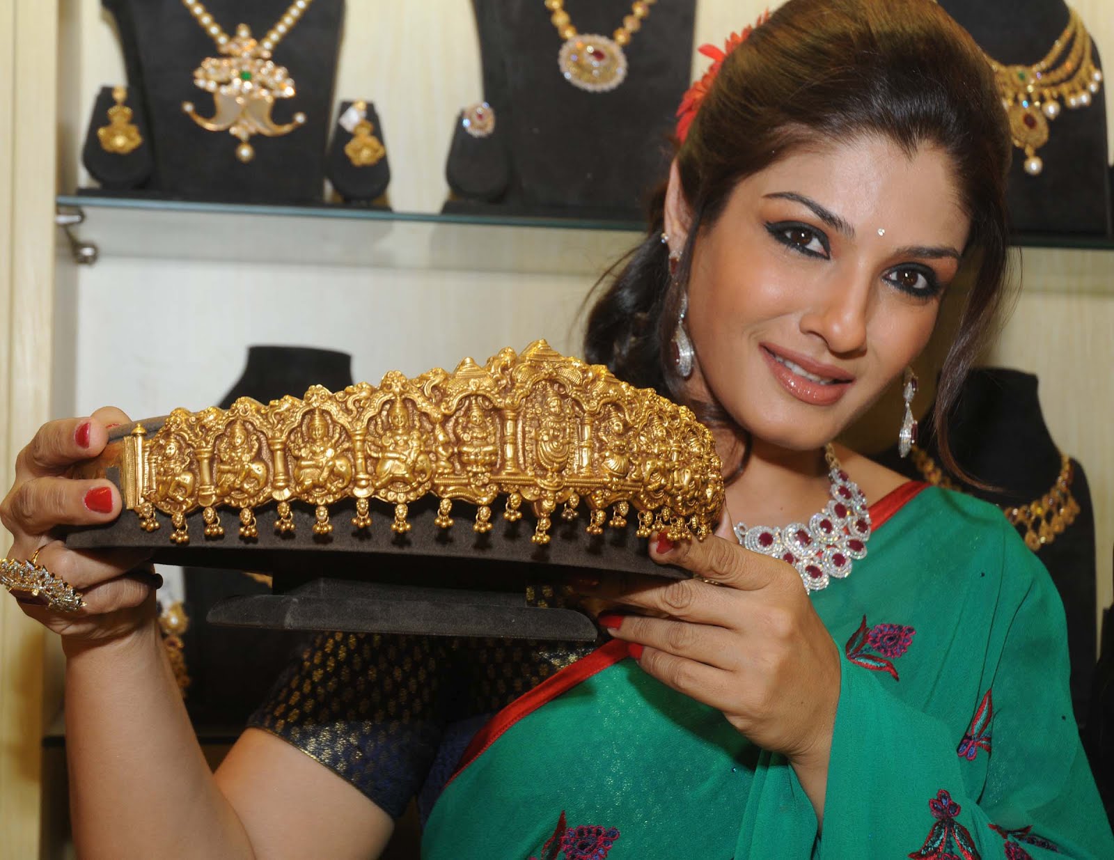 Indian Jewellery and Clothing: Ashta lakshmi vaddanam from Arnav and ...