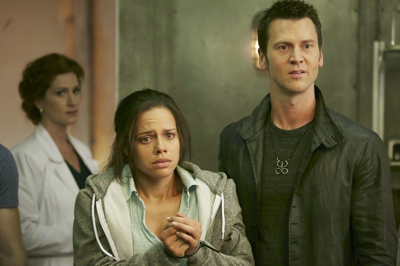 Laura Vandervoort: Bitten Season 2: Stills Episode 4 "Dead Meat"