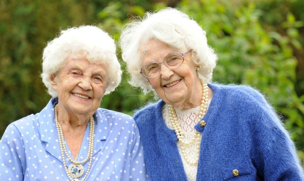 Oldest Twins in World Celebrate 102nd Birthday in Hospital | Granny's ...