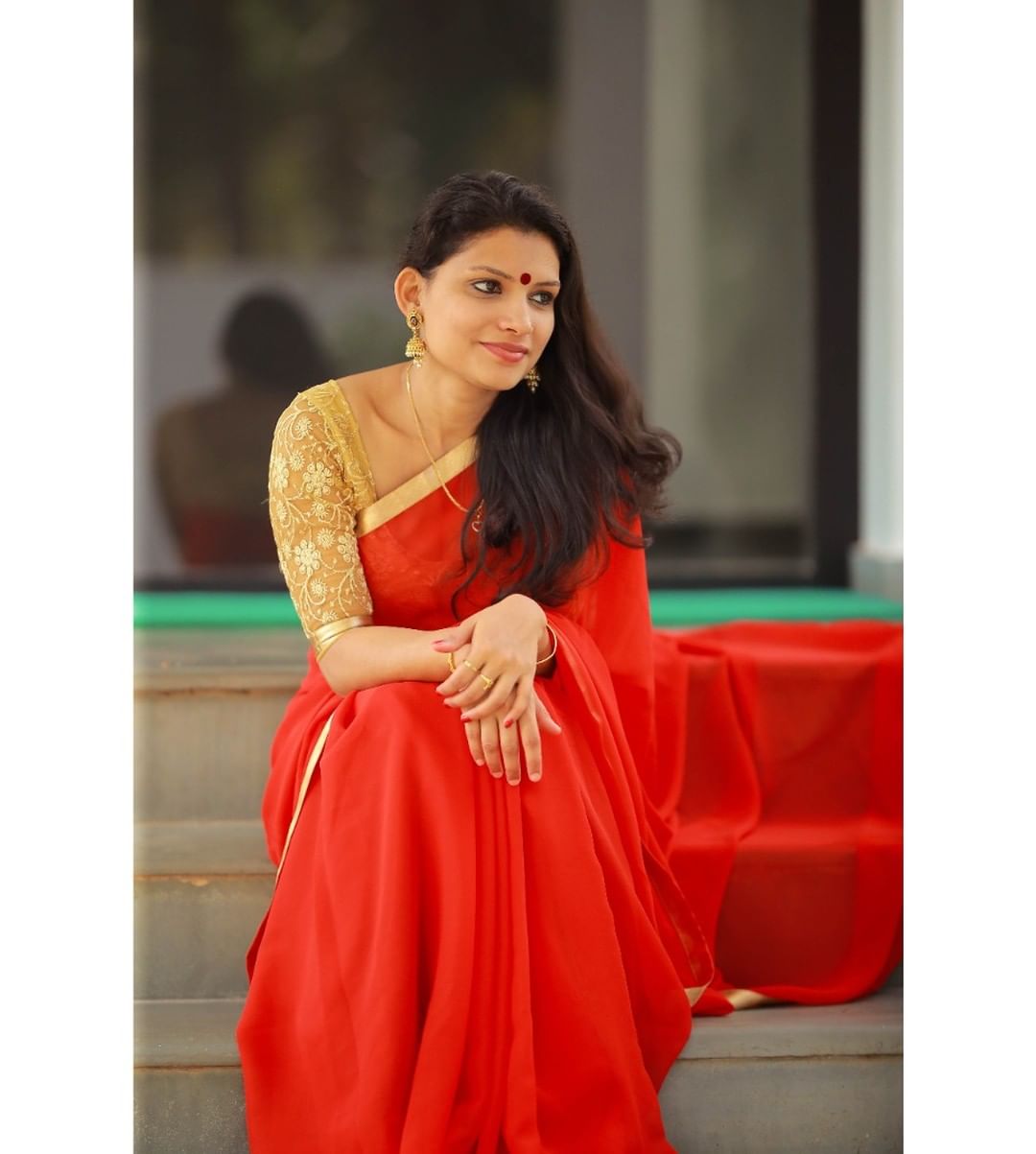 EFillm: Resmi r nair new hot stills