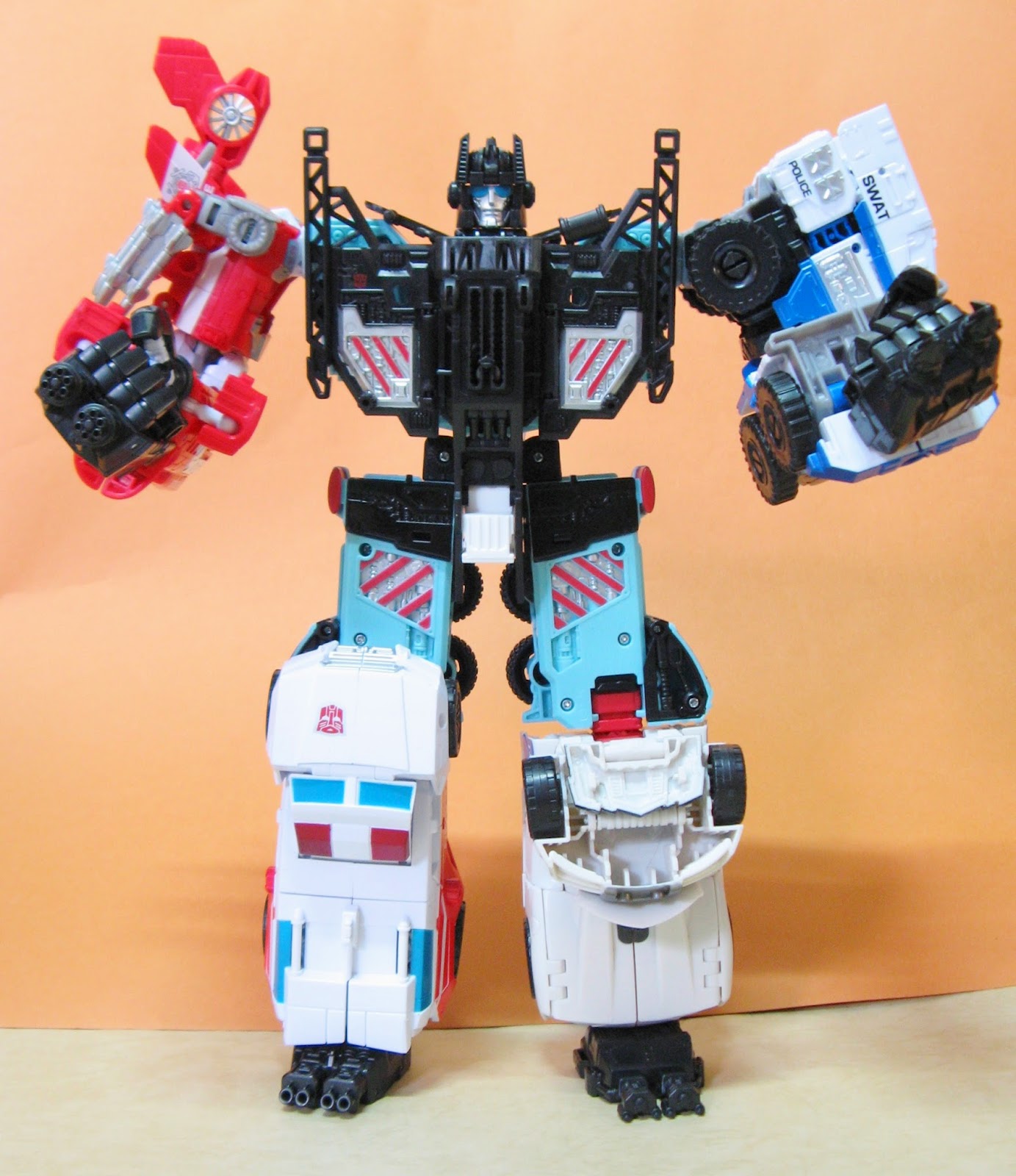 Transformers Generations Combiner Wars DEFENSOR IDW 變形金剛世代合體大戰系列 保衛者/守護神