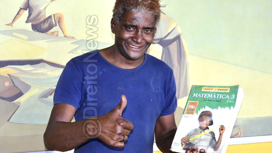 Estudo é tudo! Conheça o morador de rua que passou em 1º lugar em ...