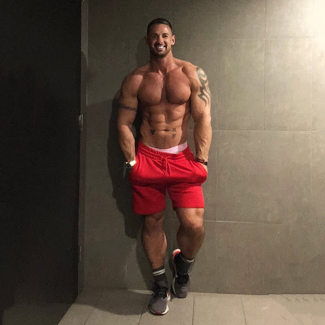 SPORTPERSON – NIK RIPLEY – Monday XYZ