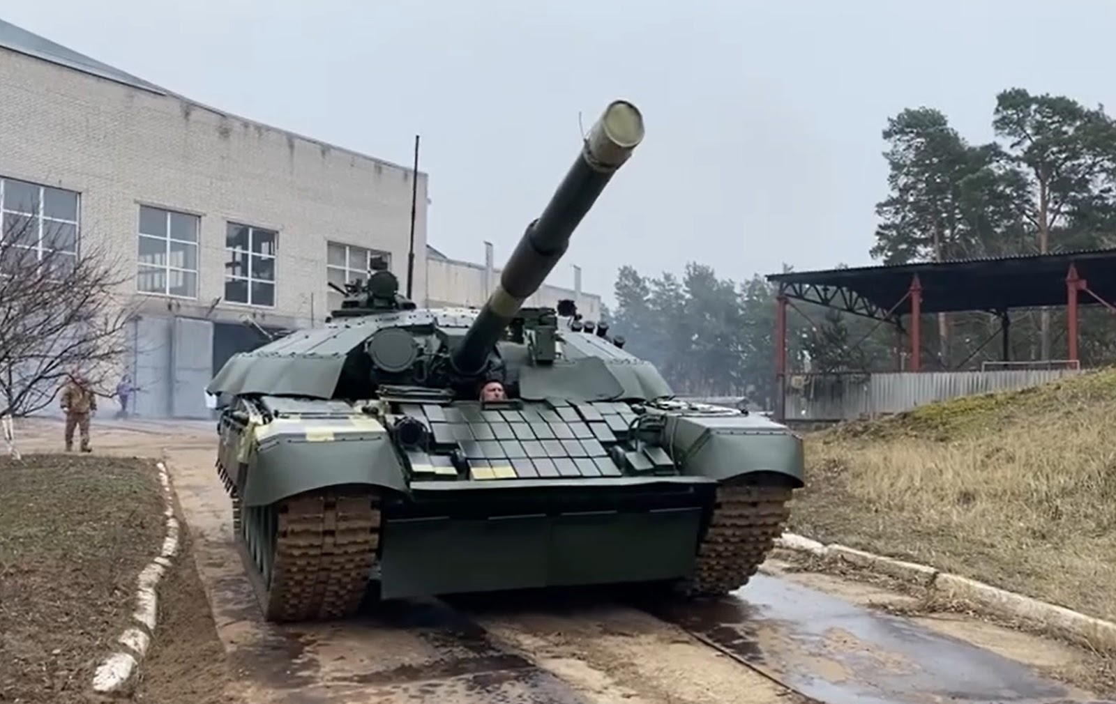 El ejército ucraniano recibe el último lote de tanques T-72 mejorados.