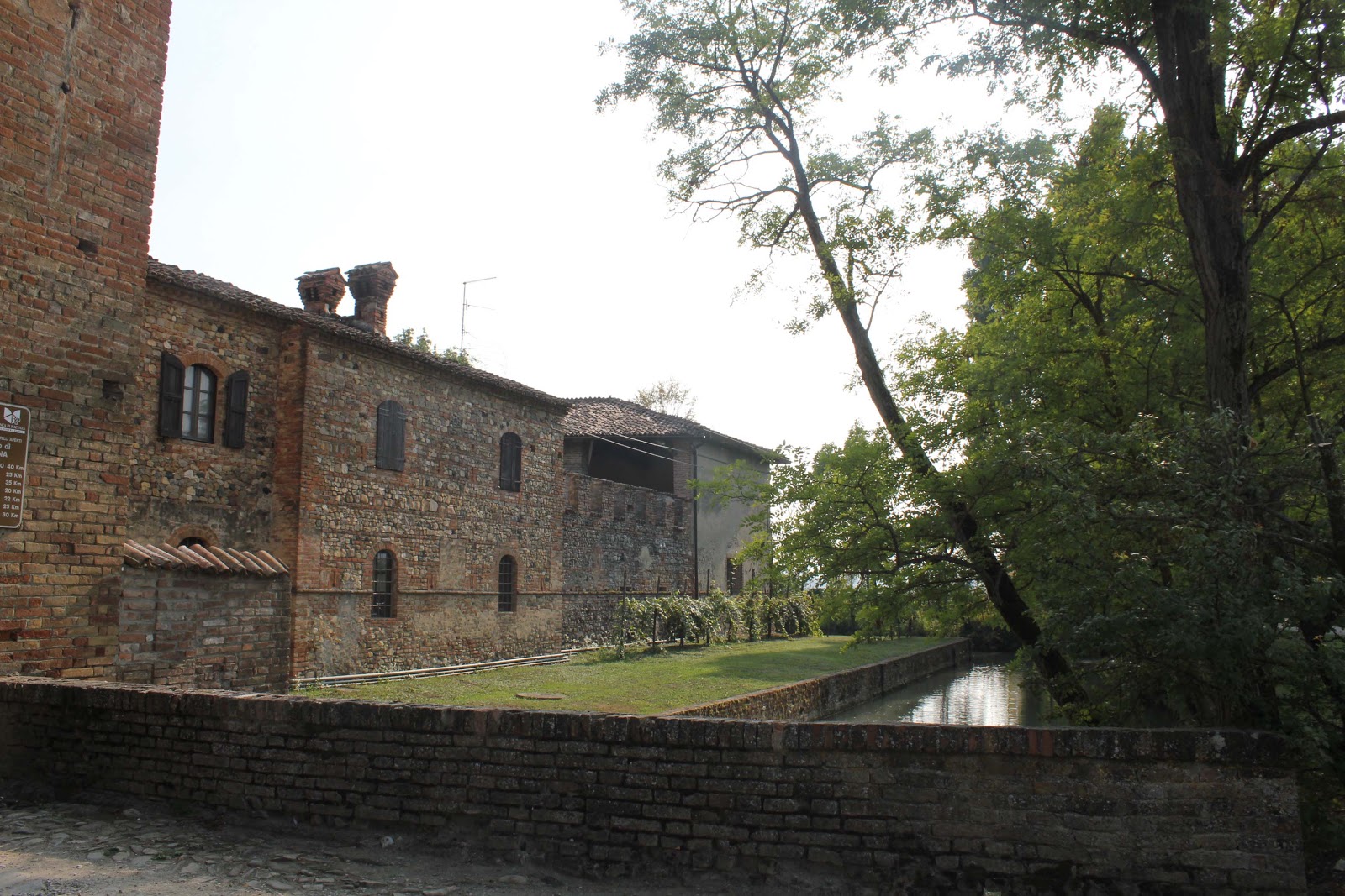 Emilia Misteriosa: MISTERIOSE PRESENZE E SIMBOLI ESOTERICI AL CASTELLO ...