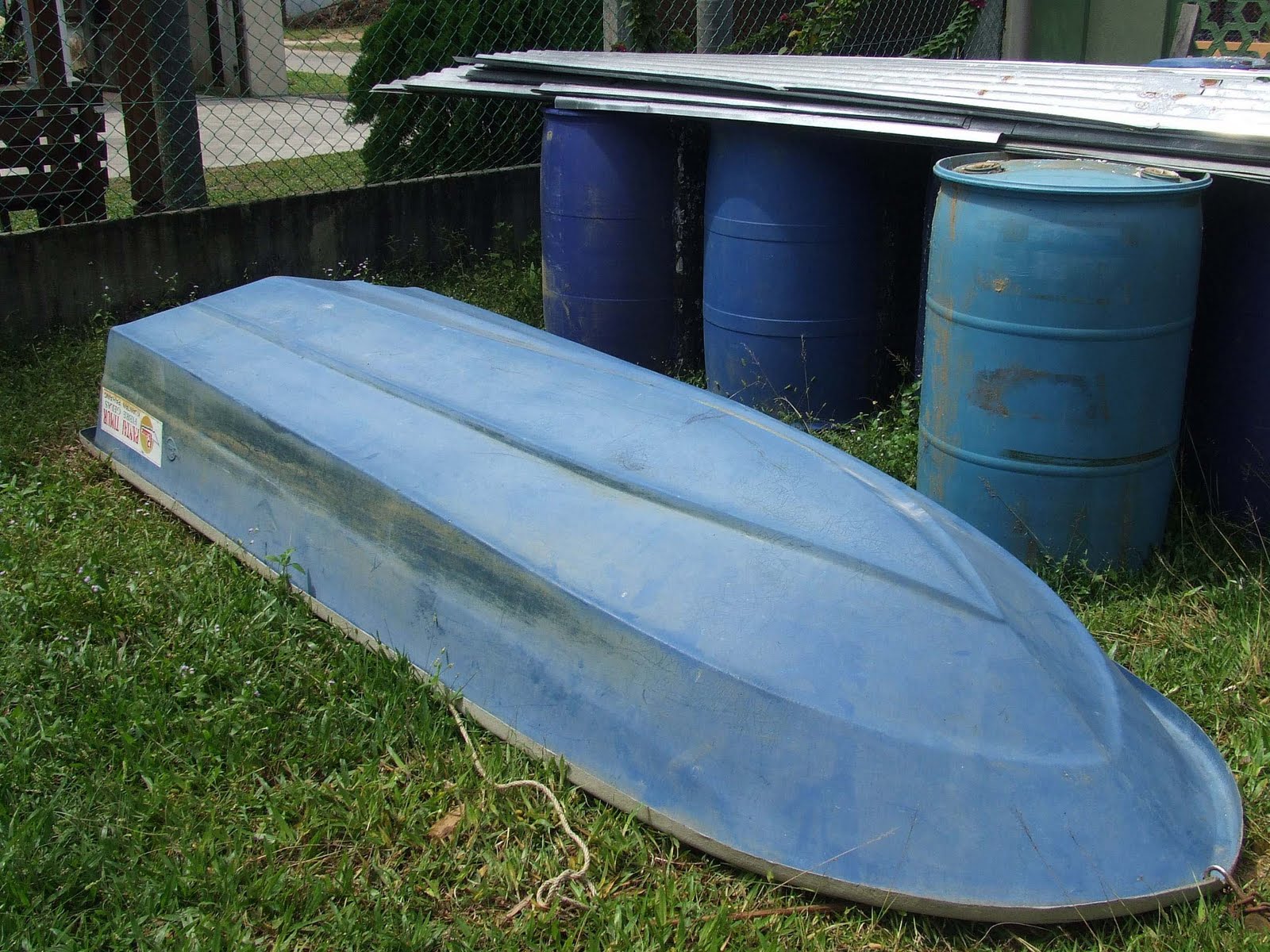 Tangsi Hantu: Bot Fiber 12 kaki