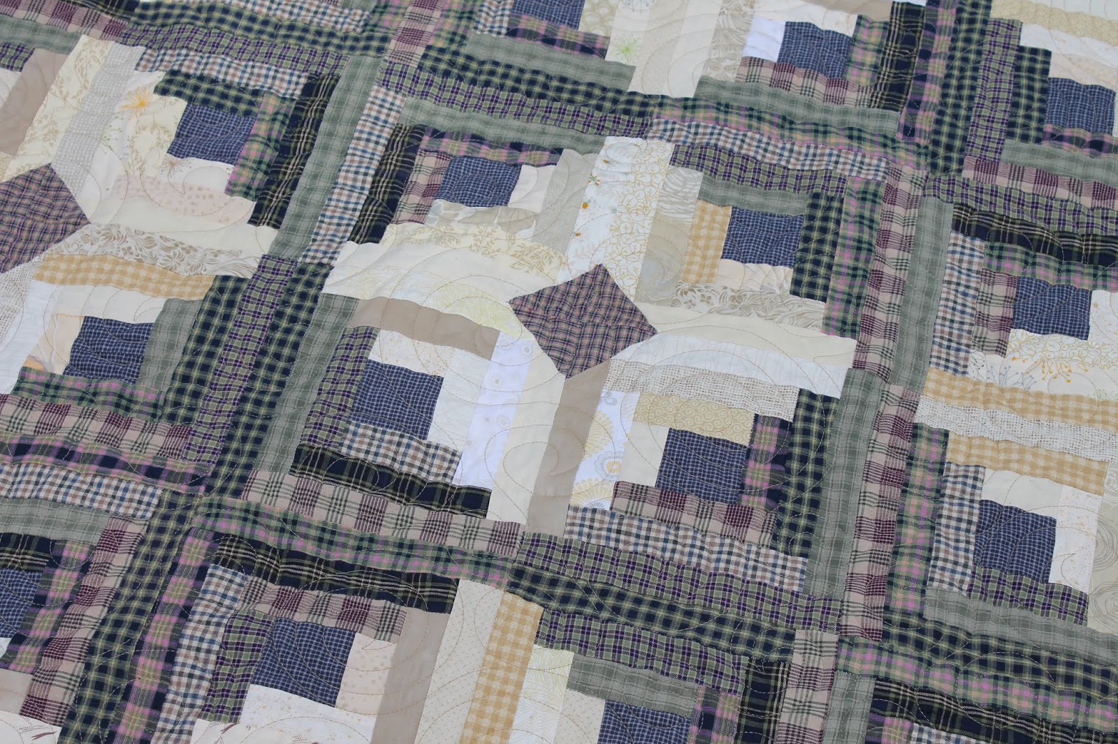 Quilting is more fun than Housework...: Log Cabin Finish