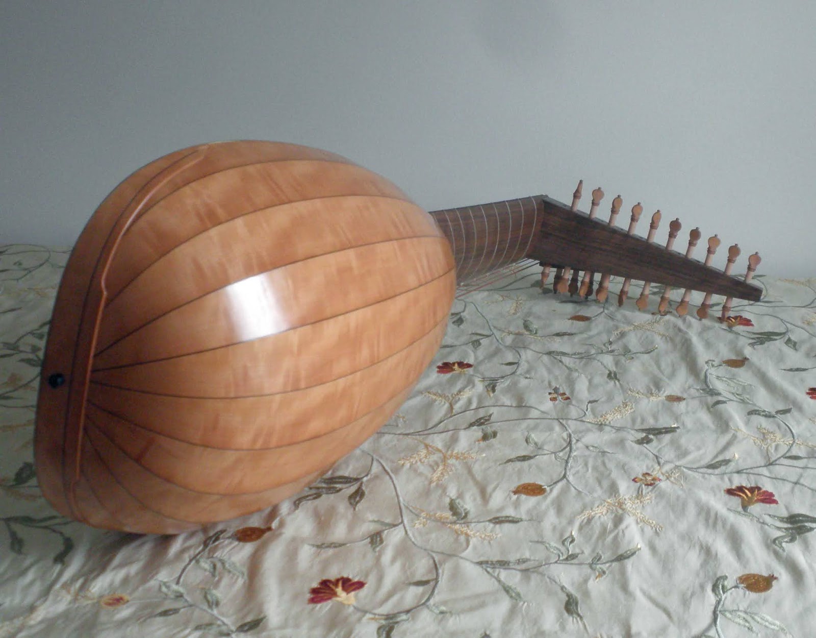 Buying a Lute: Baroque lutes