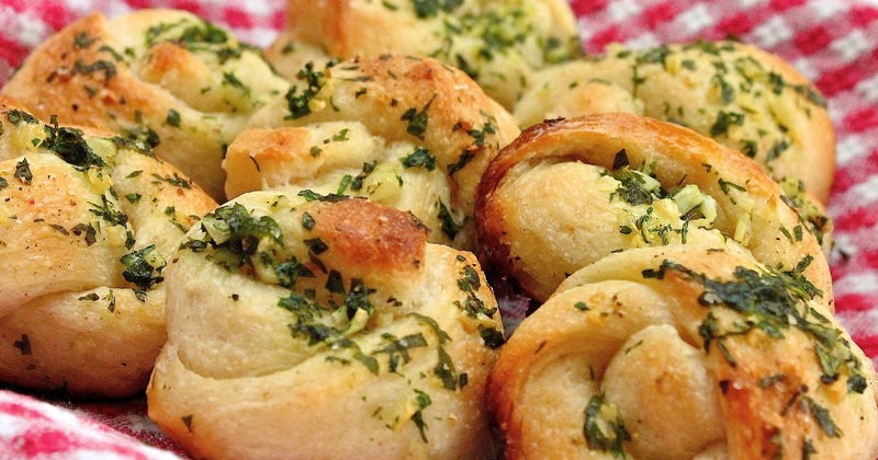 How to Make Garlic Knots - Cooking Signature