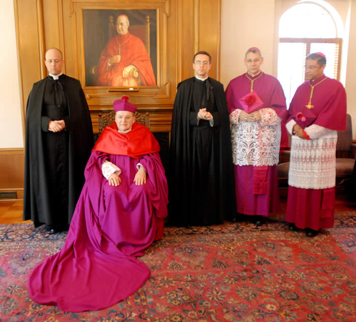 Valor Crucis: Hábito coral episcopal