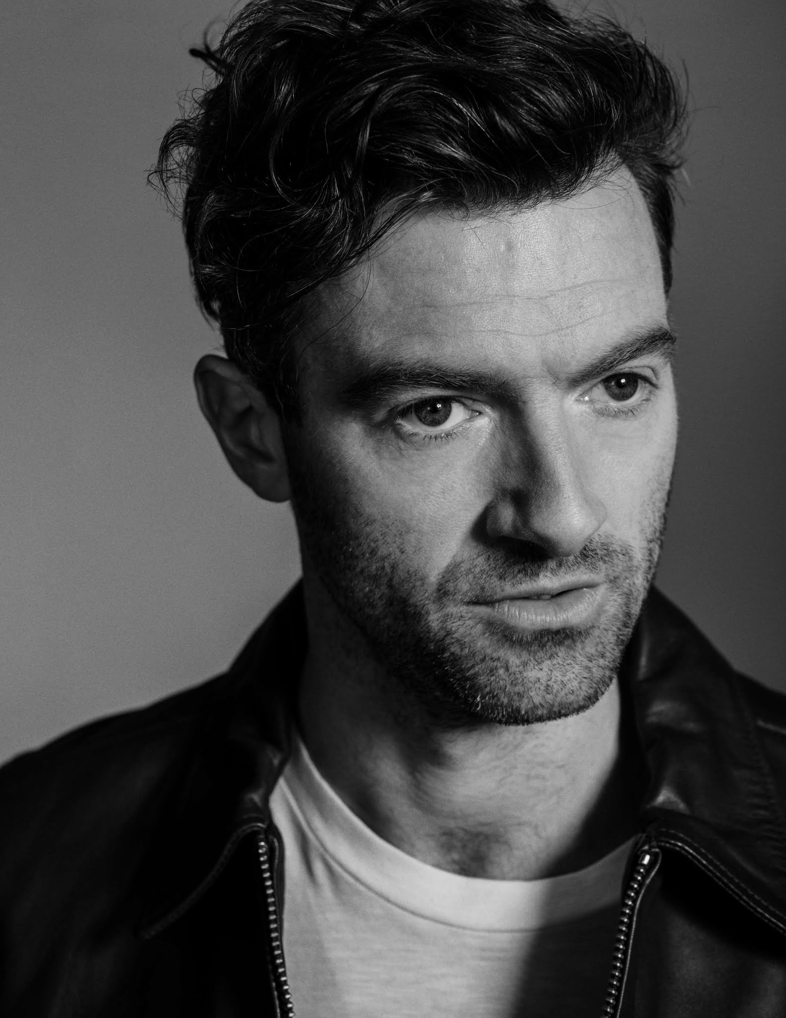 Stuart Martin es fotografiado por Joseph Sinclair para Man of Metropolis