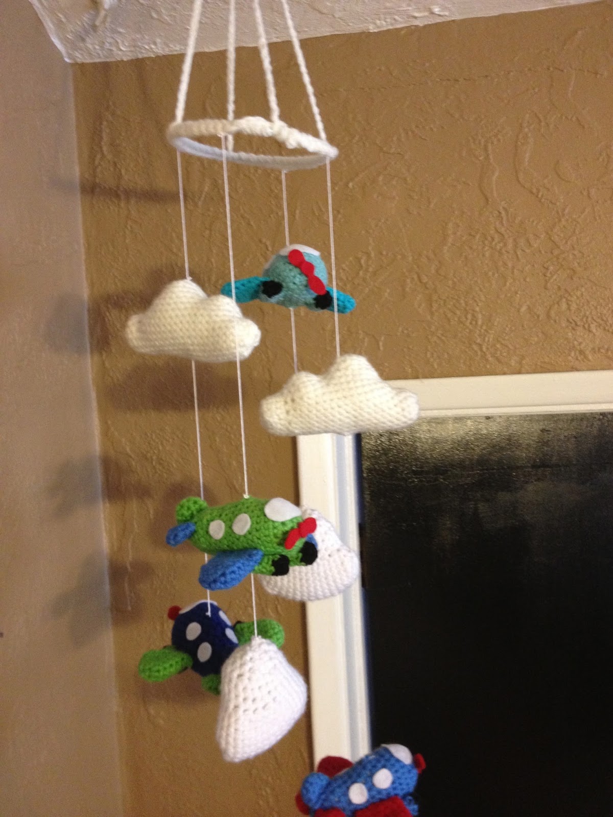 Sweet Besitos Creations: New and Improved Airplane Mobile