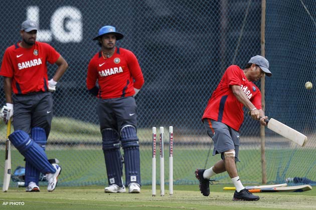 Cricket News: Sachin bats in left hand