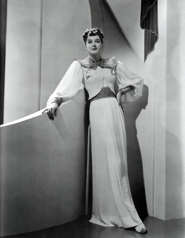 50 Glamorous Photos of Rosalind Russell in the 1930s and Early ’40s ...