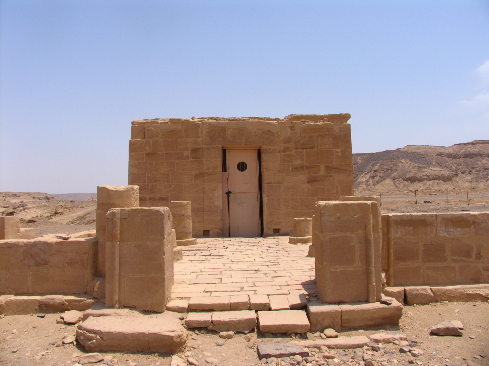 TRAS LA MIRADA DE ISADORA: El Templo de Amenofis III, una pequeña ...