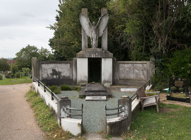 Shadows & Light: Historic Graves at Hampstead Cemetery