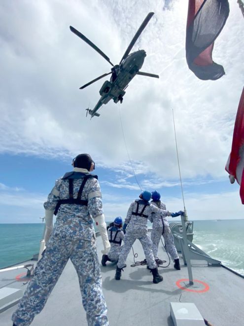 DEFENSE STUDIES: Latihan Perang Borneo Libat 10 Aset TLDM, Helikopter TUDM