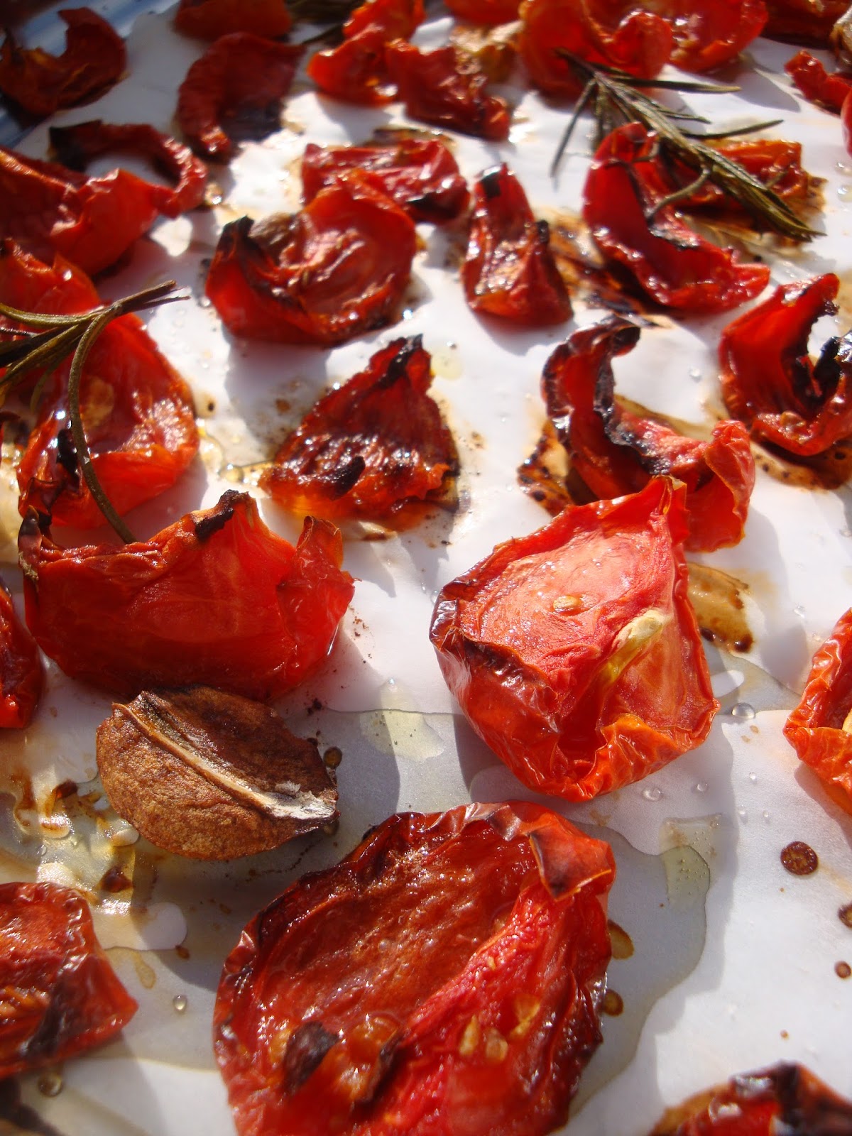 Tomates confites au four