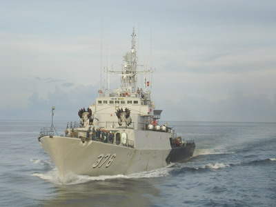 Tes Penembakan di KRI Sultan Thaha Syaifuddin 376 - BERITA MILITER ...