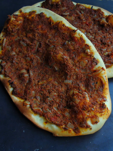 Priya's Versatile Recipes: Vegan Lahmacun/Vegan Turkish Pizza