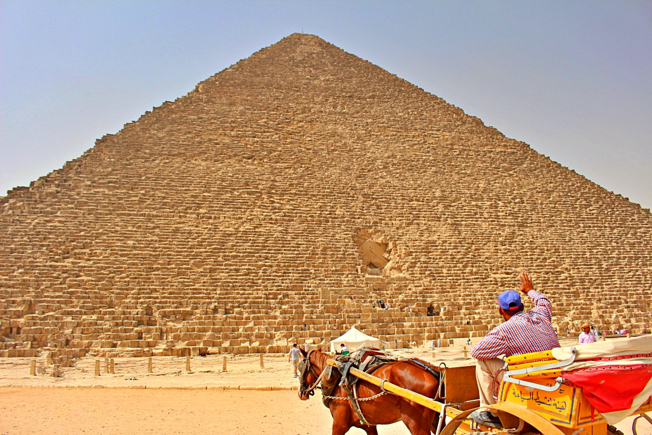 A Surreal Moment at the Great Pyramid of Giza | Egypt - Nomadic Experiences