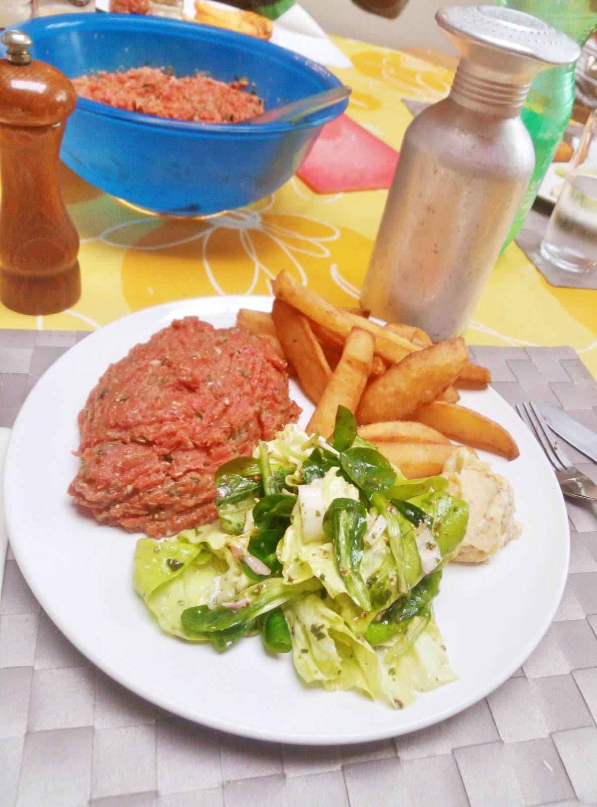 Américain frites salade