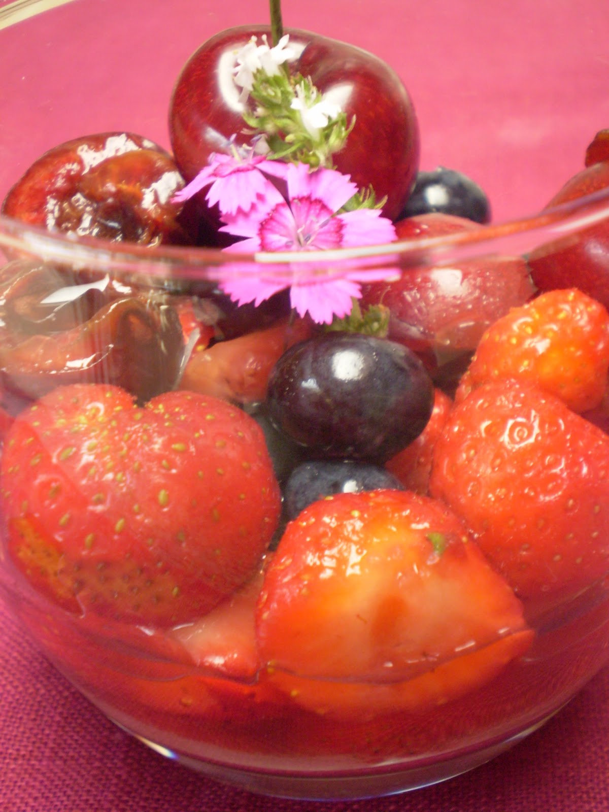 mes petits plaisirs: Salade de fruits rouges, infusion de thym citron ...