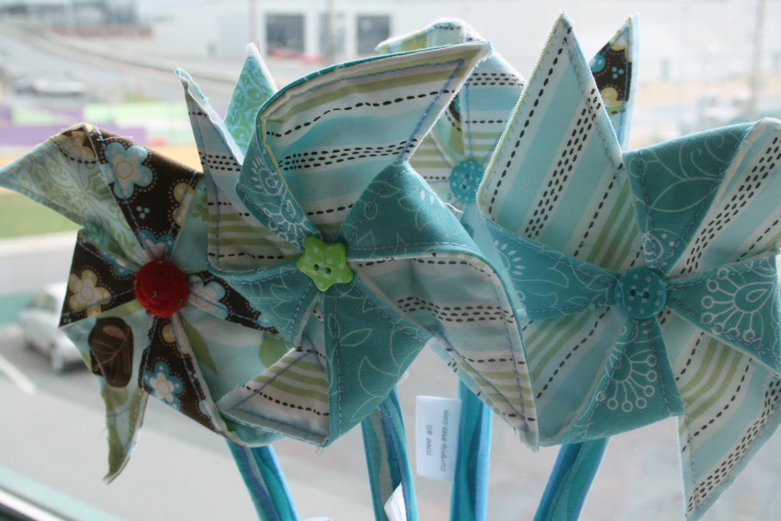 Curlyrip Dolls and Quilts: Fabric Pinwheel flowers Finished