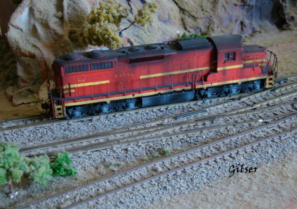 Gílser ferreo trens: SD18 RFFSA FASE I