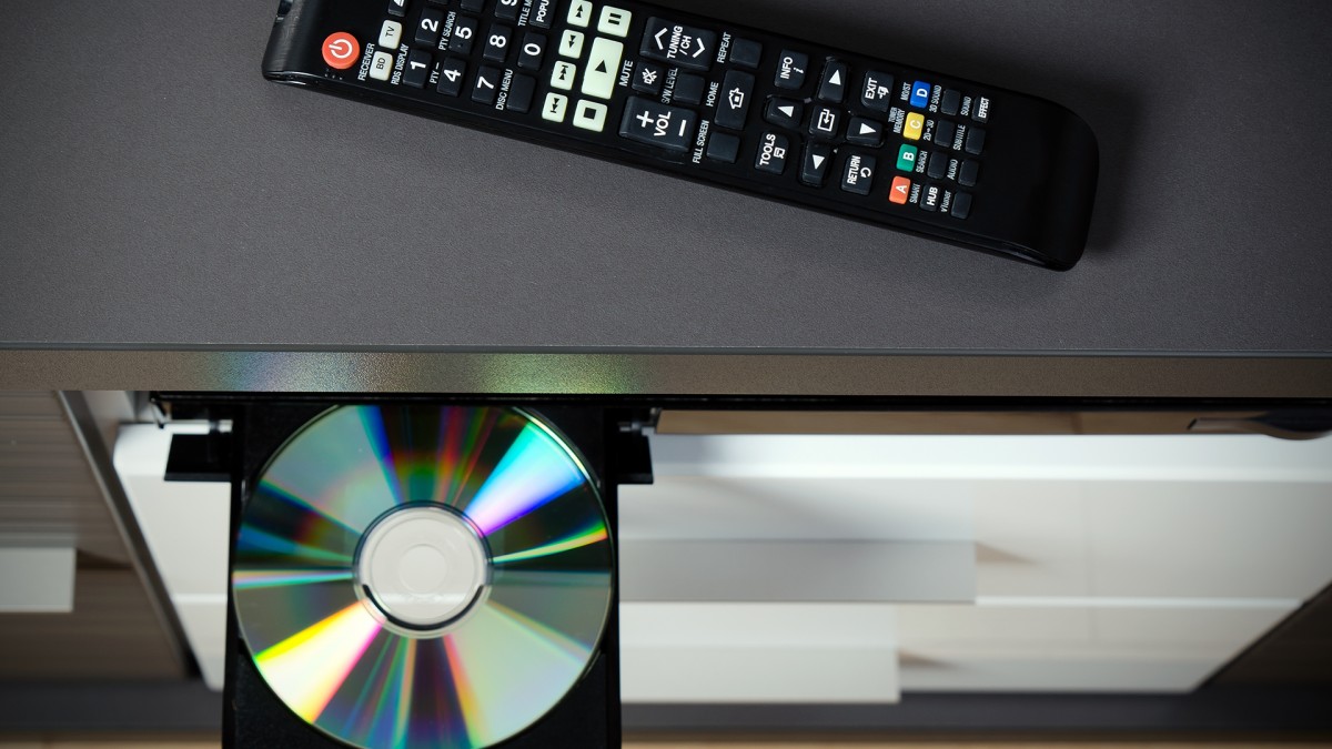 How to Fix Scratched CD, DVD, Blu-ray with Brasso Metal Polish
