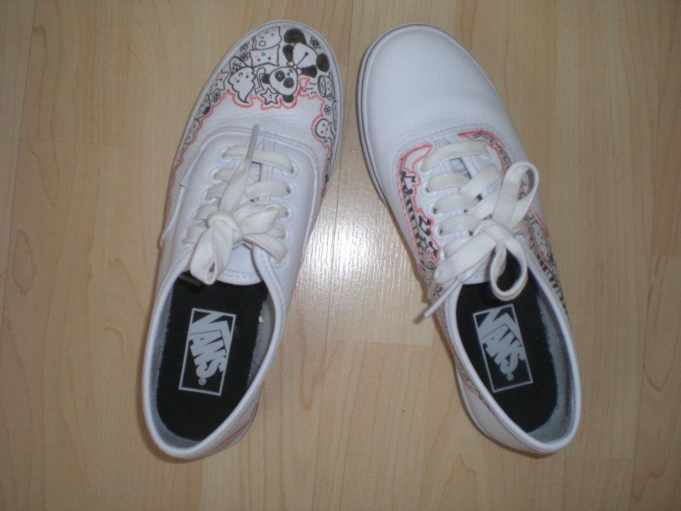 Imagine. Design. Create. Inspire.: DIY Shoes: Cute Doodle Vans